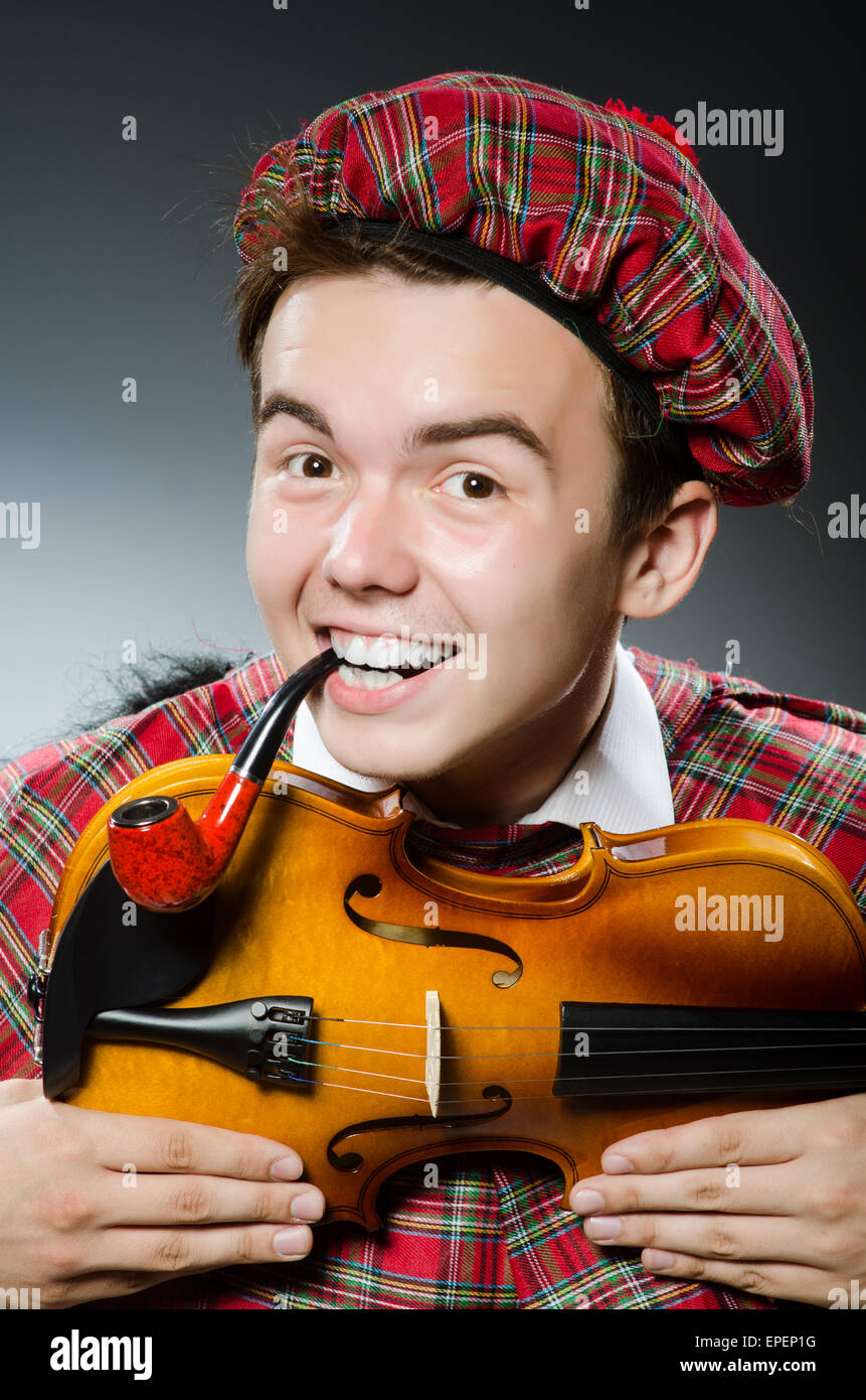 Irish and scottish fiddle music hi-res stock photography and images - Alamy