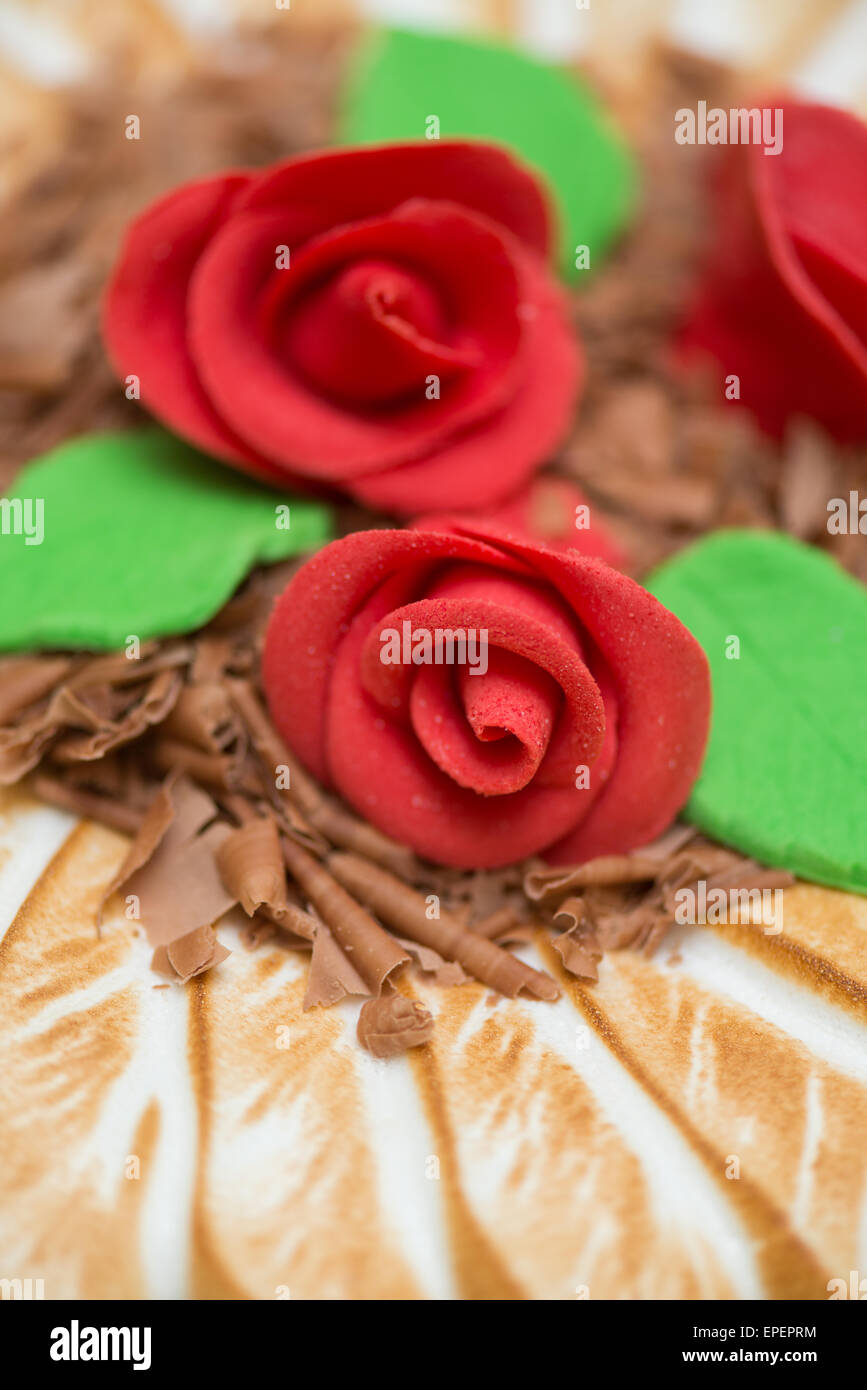 Topping of cake with cream Stock Photo - Alamy