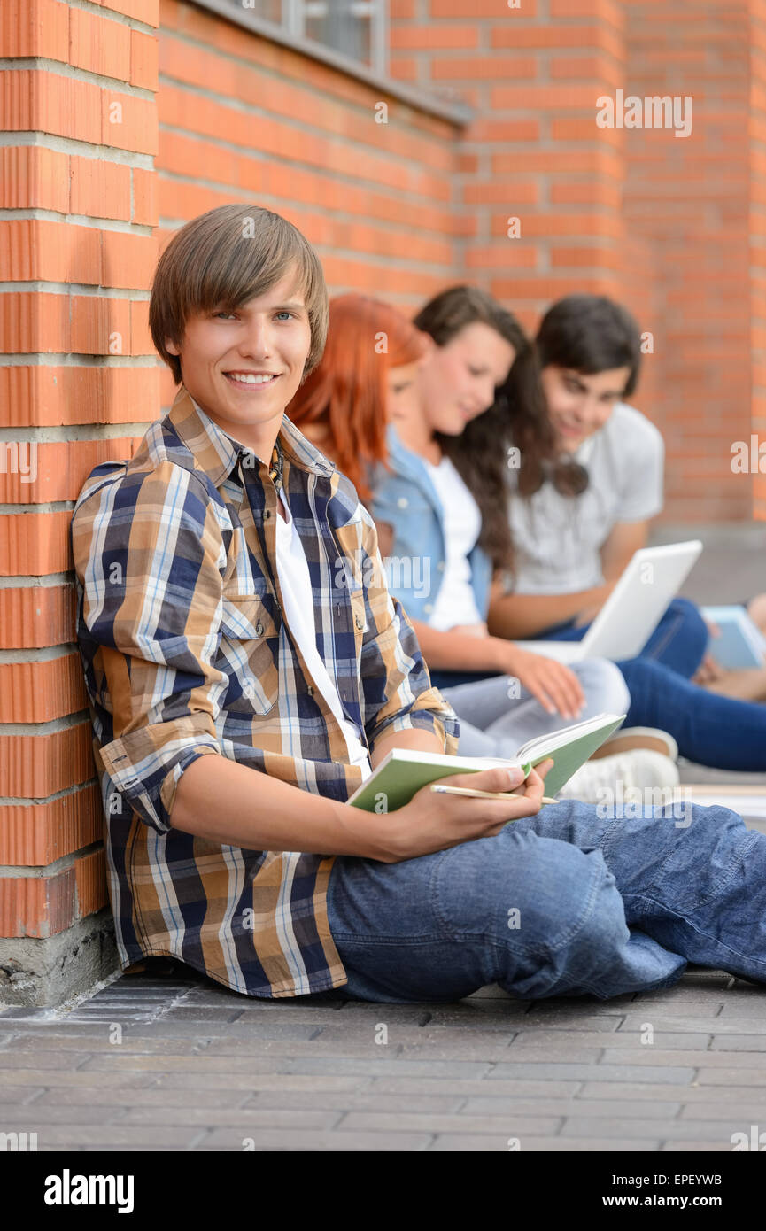 Group studying outside hi-res stock photography and images - Alamy