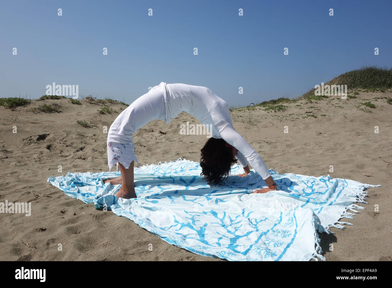 Practicing beach arch yoga pose hi-res stock photography and images - Alamy