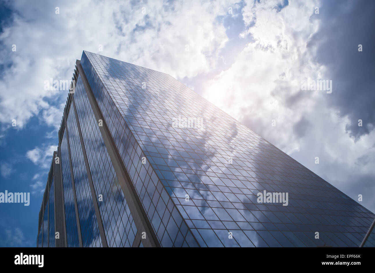 Skyscraper with reflection of blue sky and clouds Stock Photo - Alamy