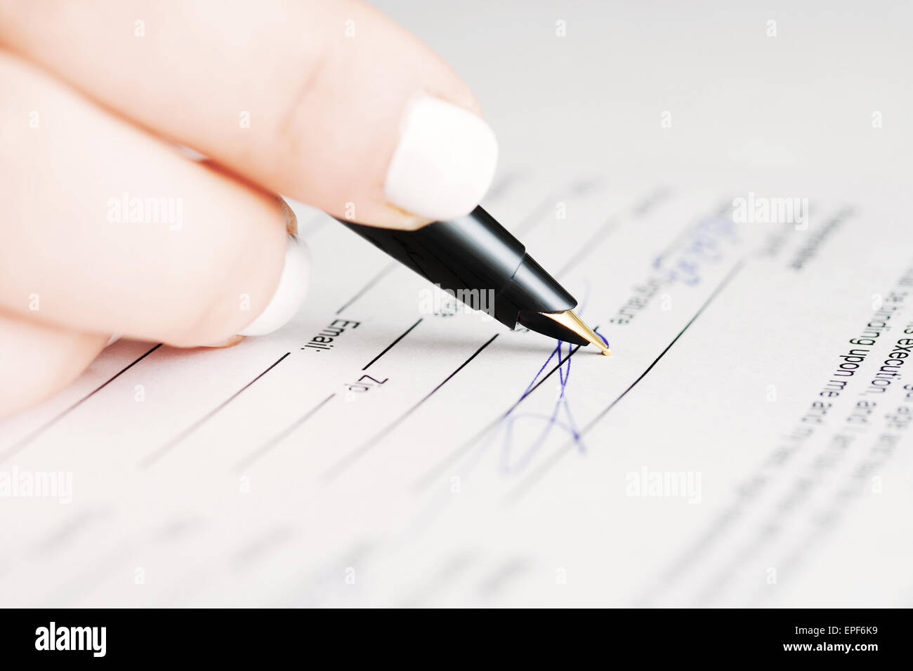 Female hand signing contract Stock Photo - Alamy