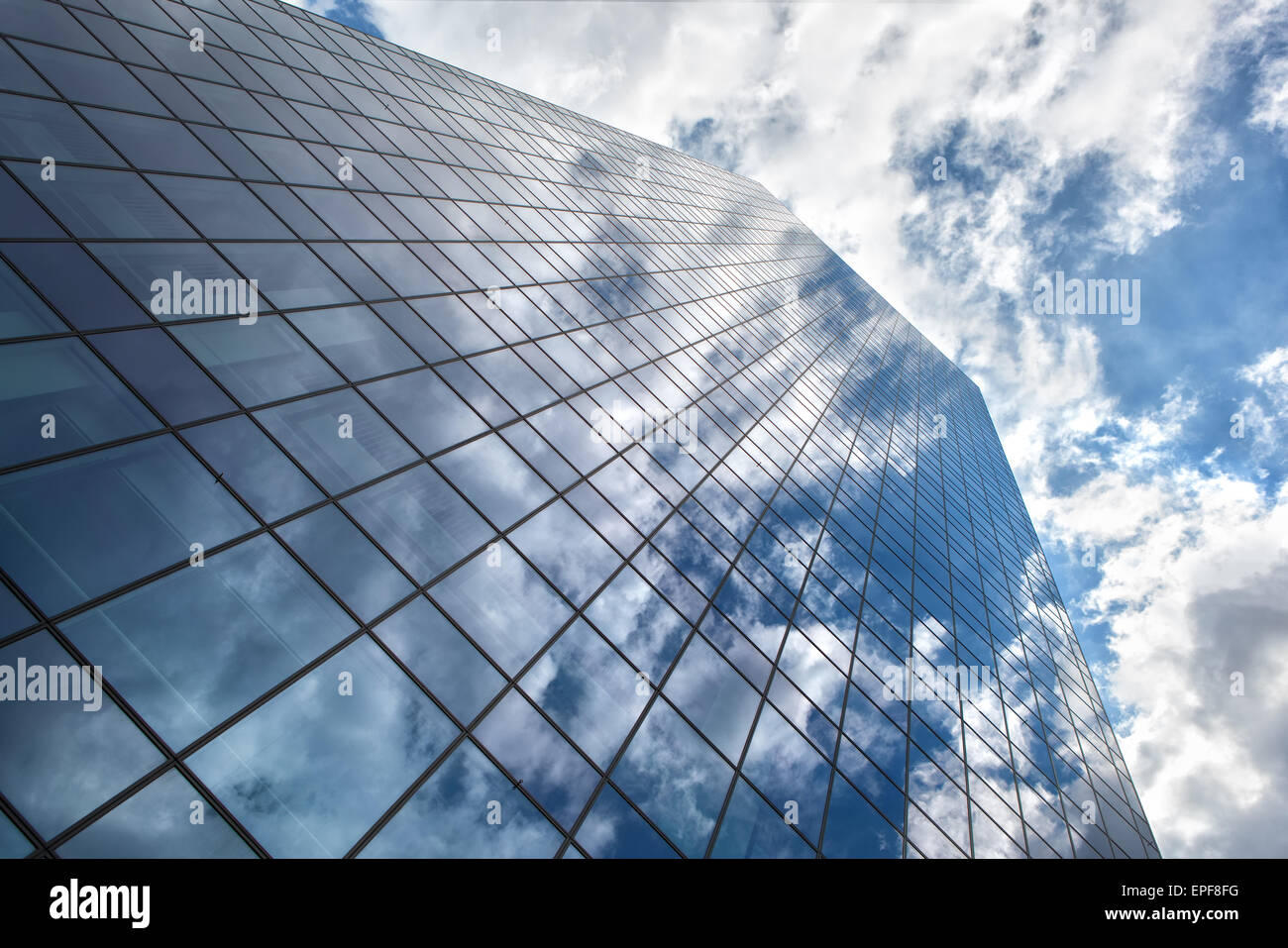 Skyscraper with reflection of blue sky and clouds Stock Photo - Alamy