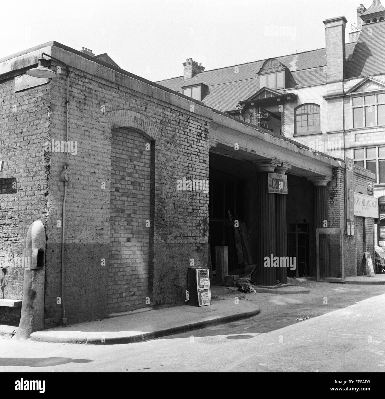 Construction of the new Mermaid Theatre at Puddle Dock, Upper Thames ...