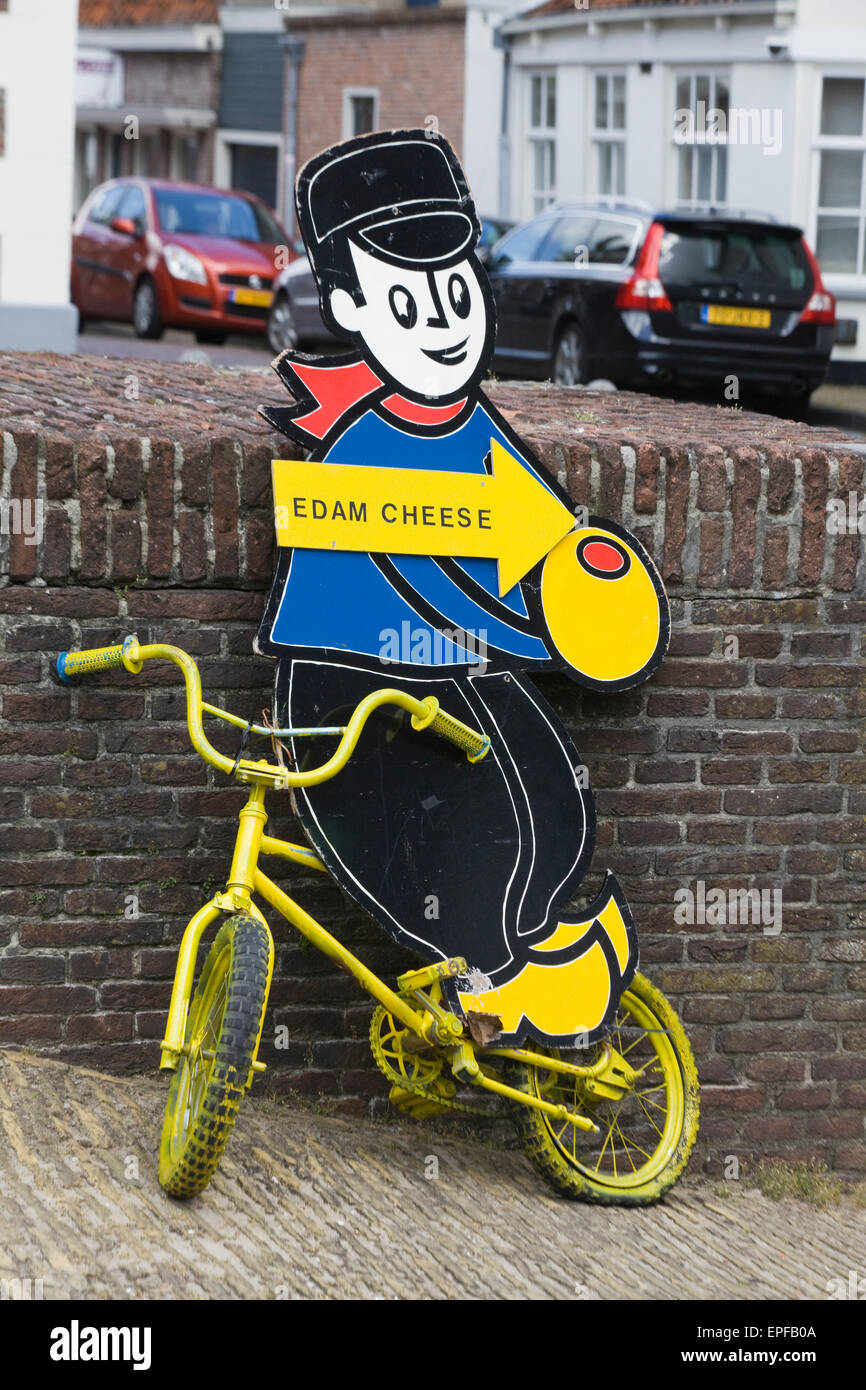 Colorful wooden houses cars hi-res stock photography and images - Alamy