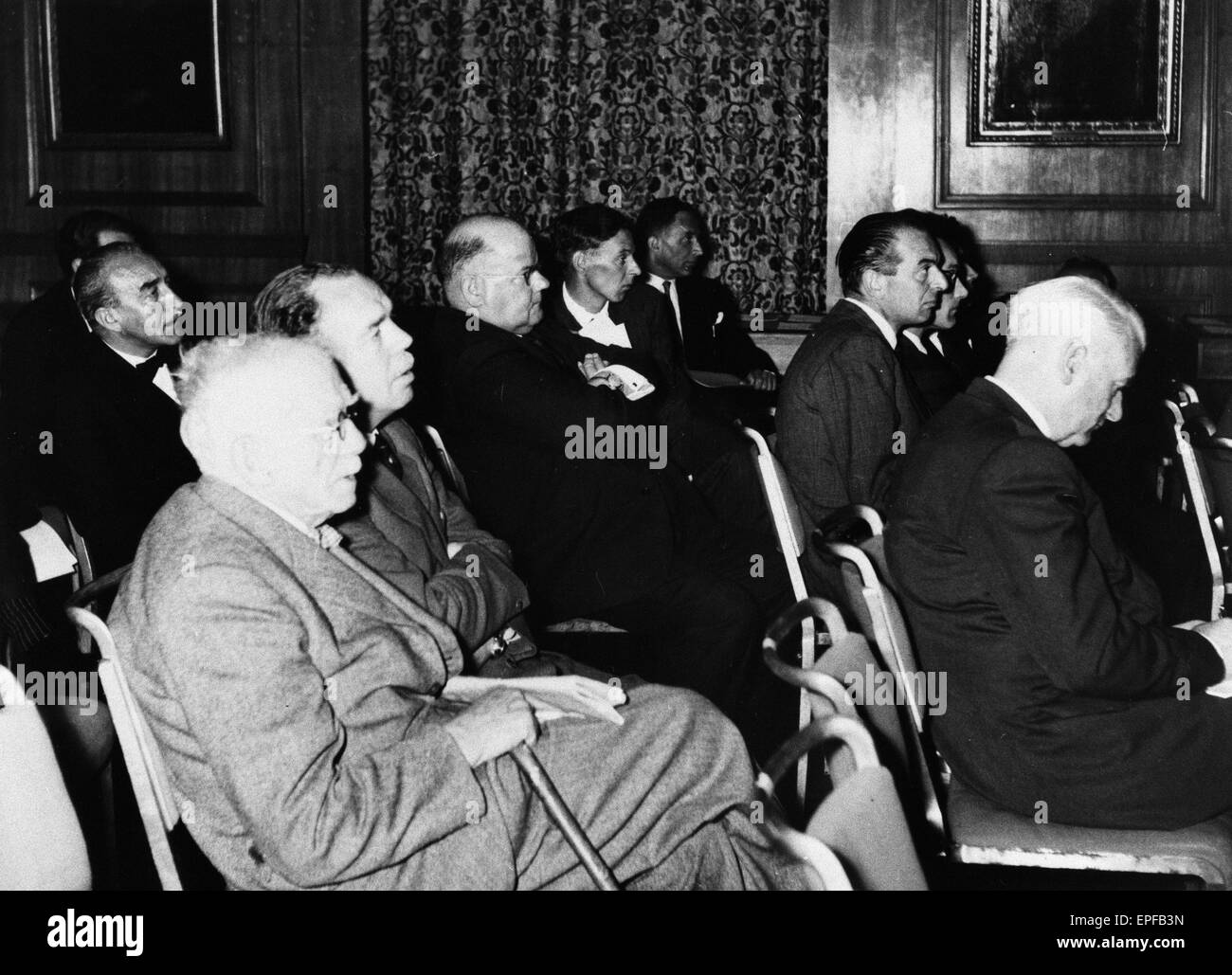 Dr John Bodkin Adams, who was accused of murdering his patients (centre ...