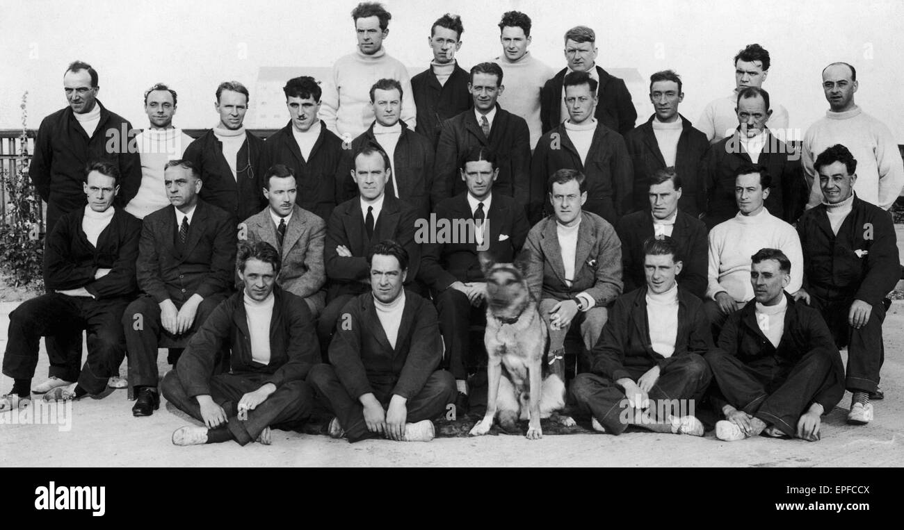 Officers and members the crew of the R101 pose for photographs after ...