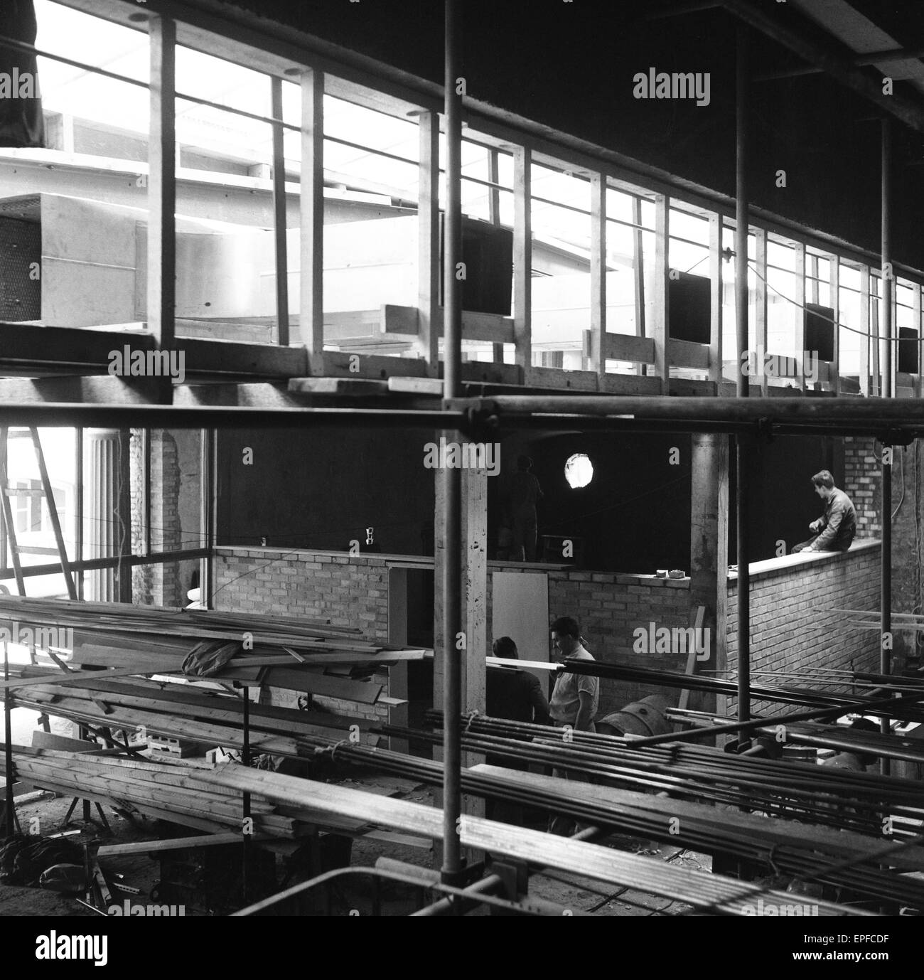 Construction of the new Mermaid Theatre at Puddle Dock, Upper Thames ...