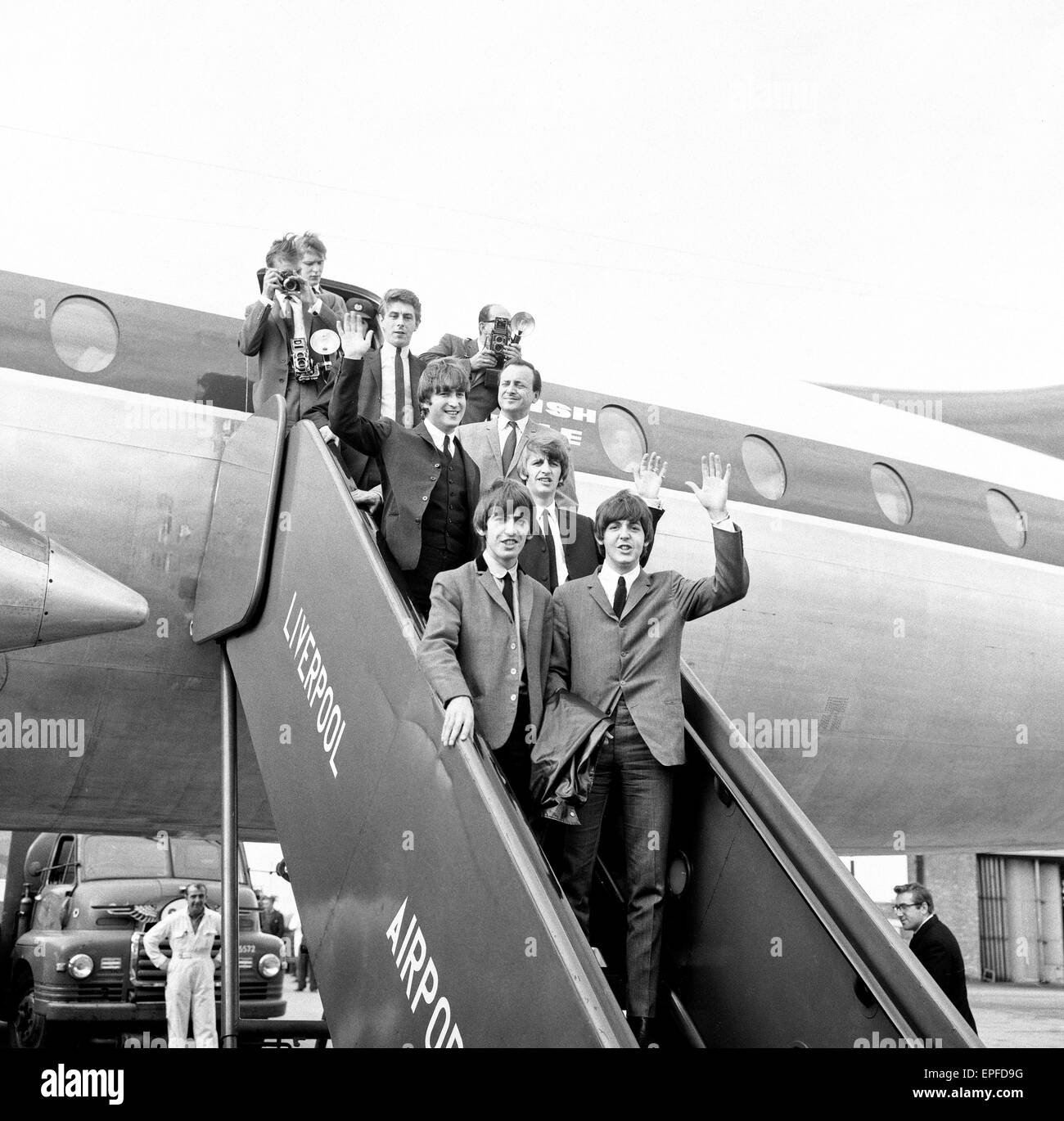 Beatles july 1964 paul mccartney Black and White Stock Photos & Images ...