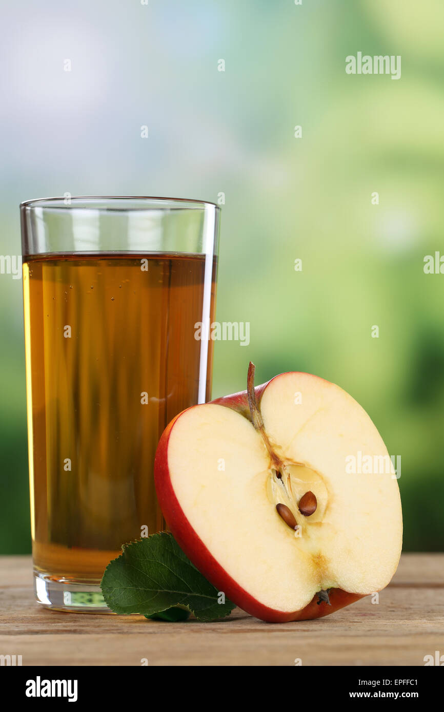 Roter apfelsaft hi-res stock photography and images - Alamy