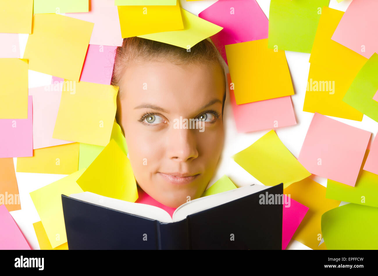 Woman reading note sad hi-res stock photography and images - Alamy