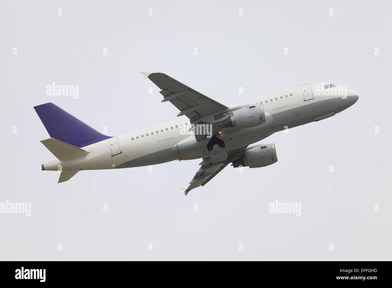 Climbing plane hi-res stock photography and images - Alamy