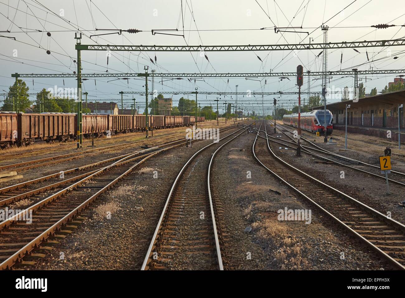 Empty railroad electric mainline hi-res stock photography and images ...
