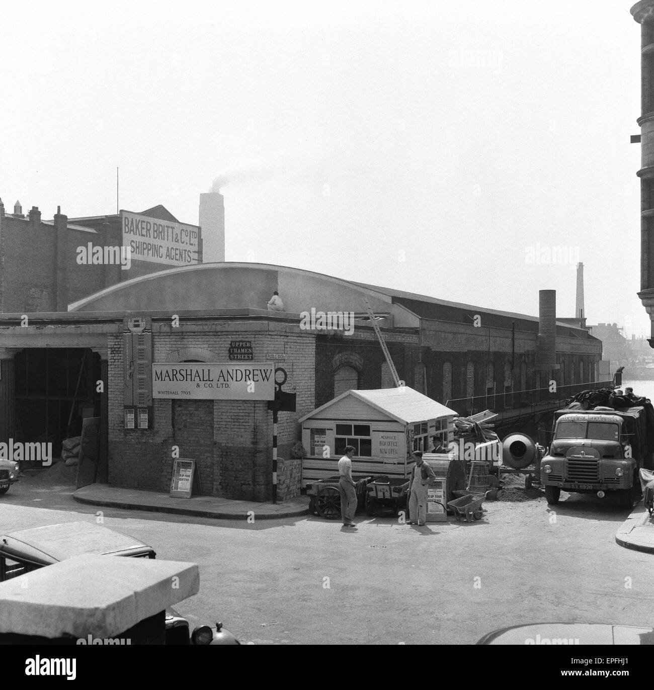 Construction of the new Mermaid Theatre at Puddle Dock, Upper Thames ...