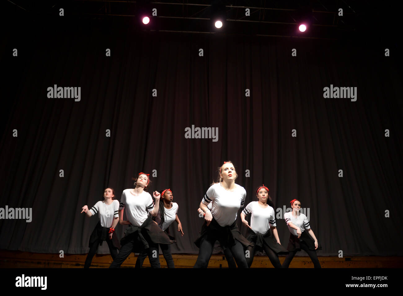 Group dancers stage hi-res stock photography and images - Alamy