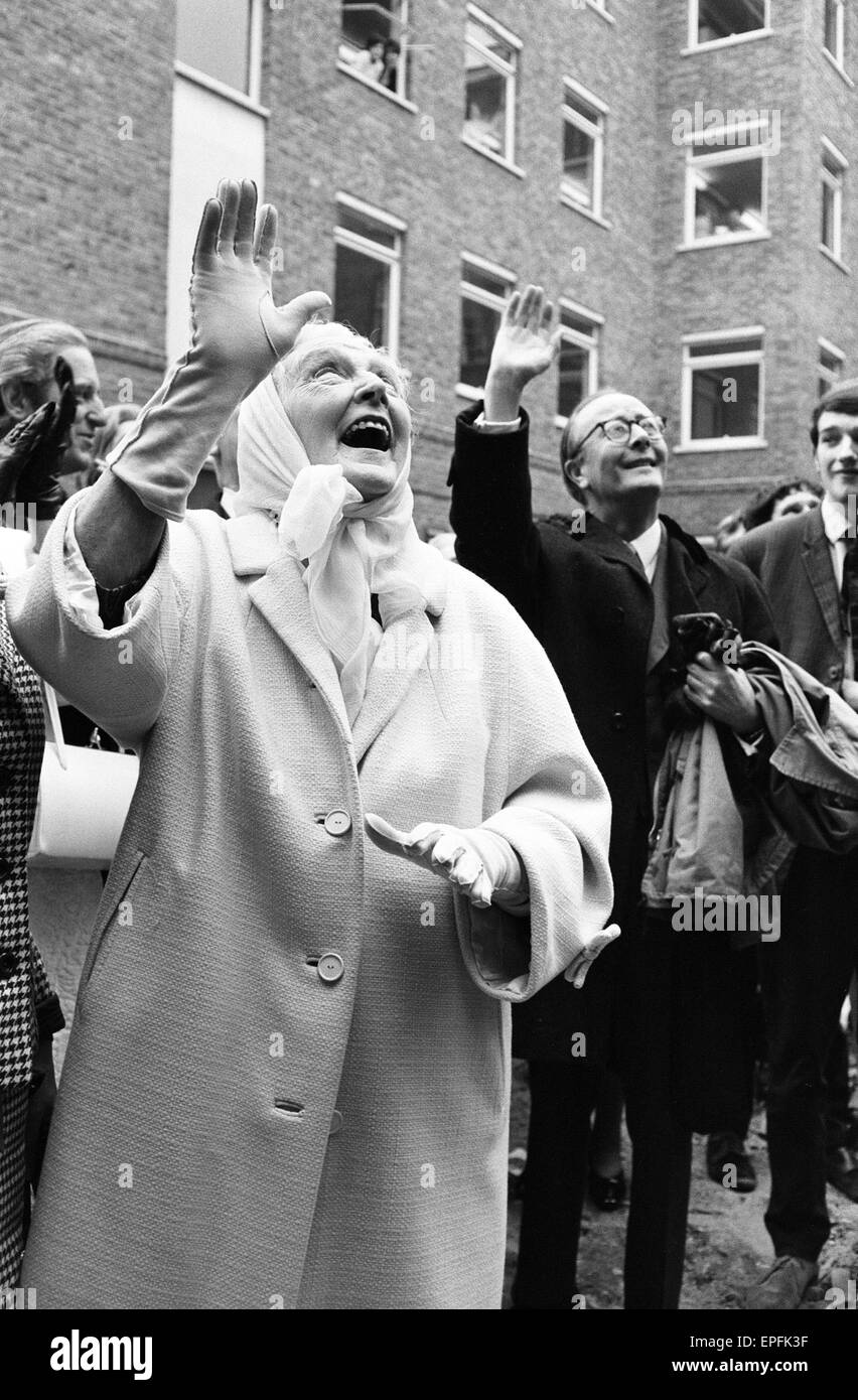 Dame Sybil Thorndike and her husband Lewis Casson attend the topping ...