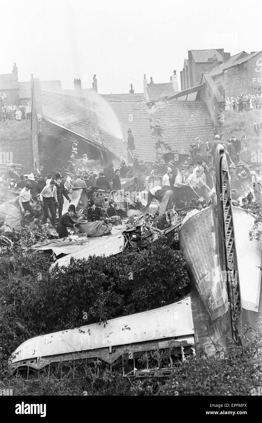 Stockport air disaster june 1967 hi-res stock photography and images ...