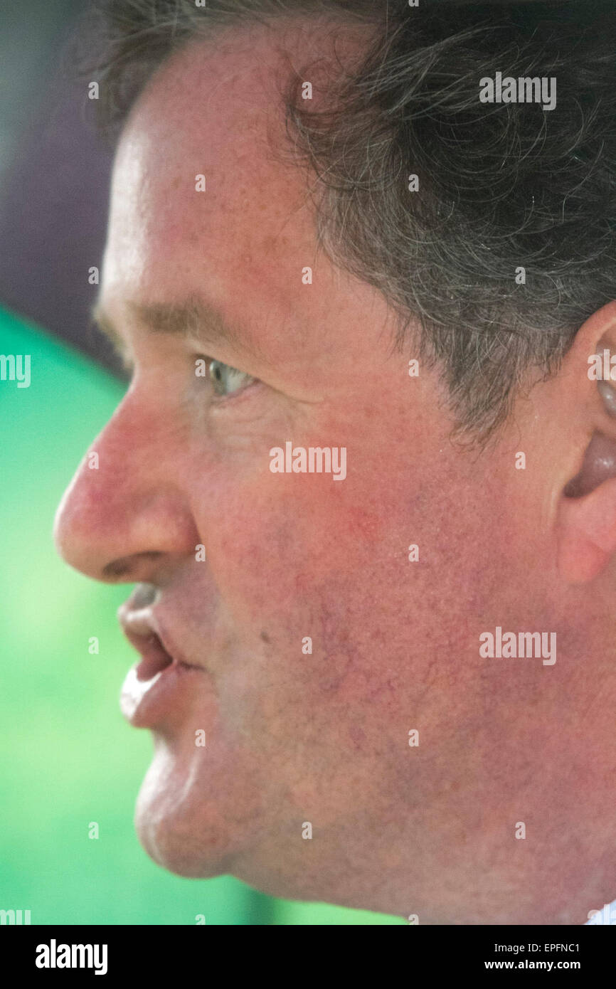 Daily mirror editor hi-res stock photography and images - Alamy