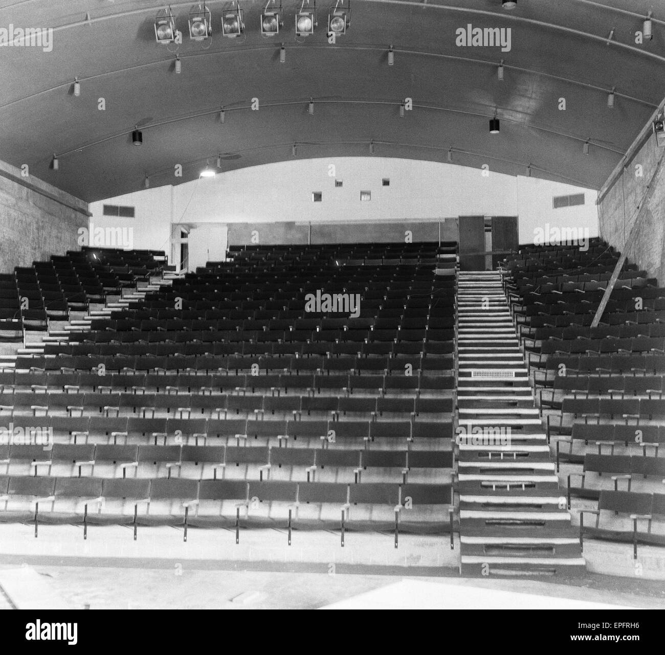 Construction of the new Mermaid Theatre at Puddle Dock, Upper Thames ...