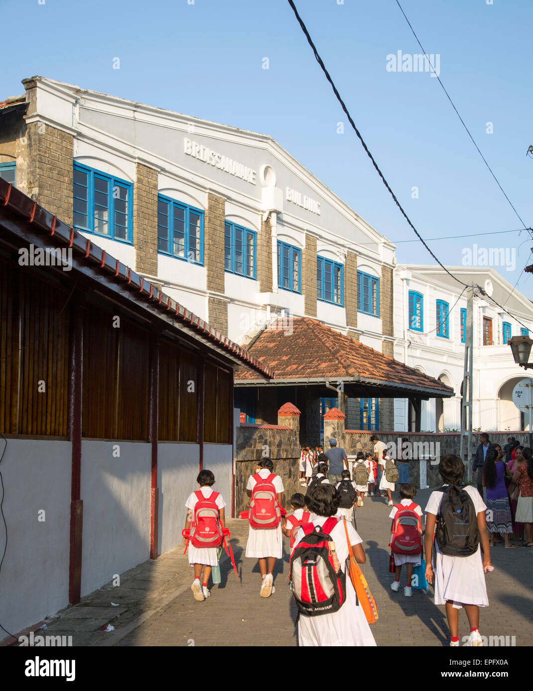 Sri lanka school girls hi-res stock photography and images - Alamy