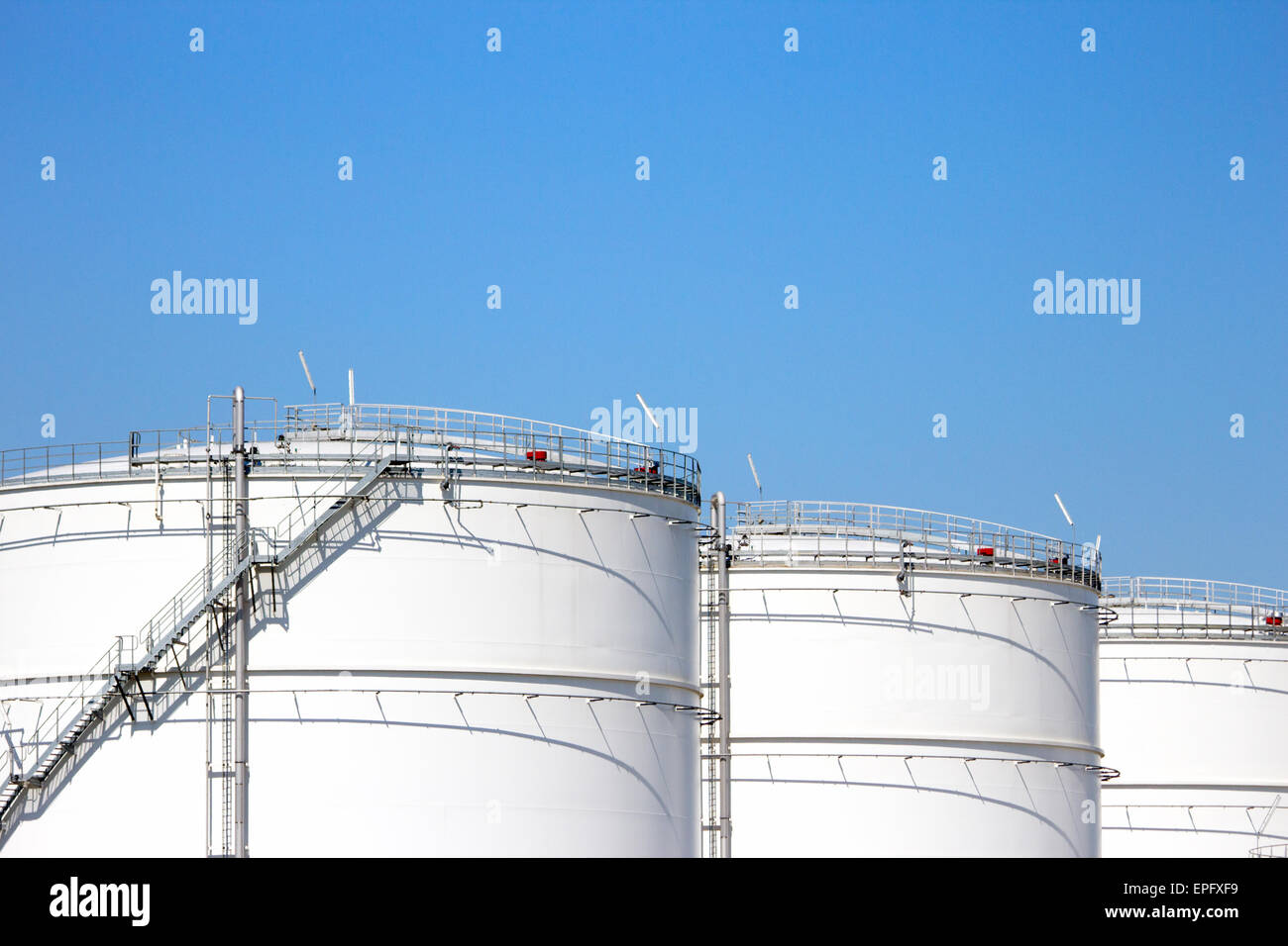 Refinery oil and gas storage tank hi-res stock photography and images ...