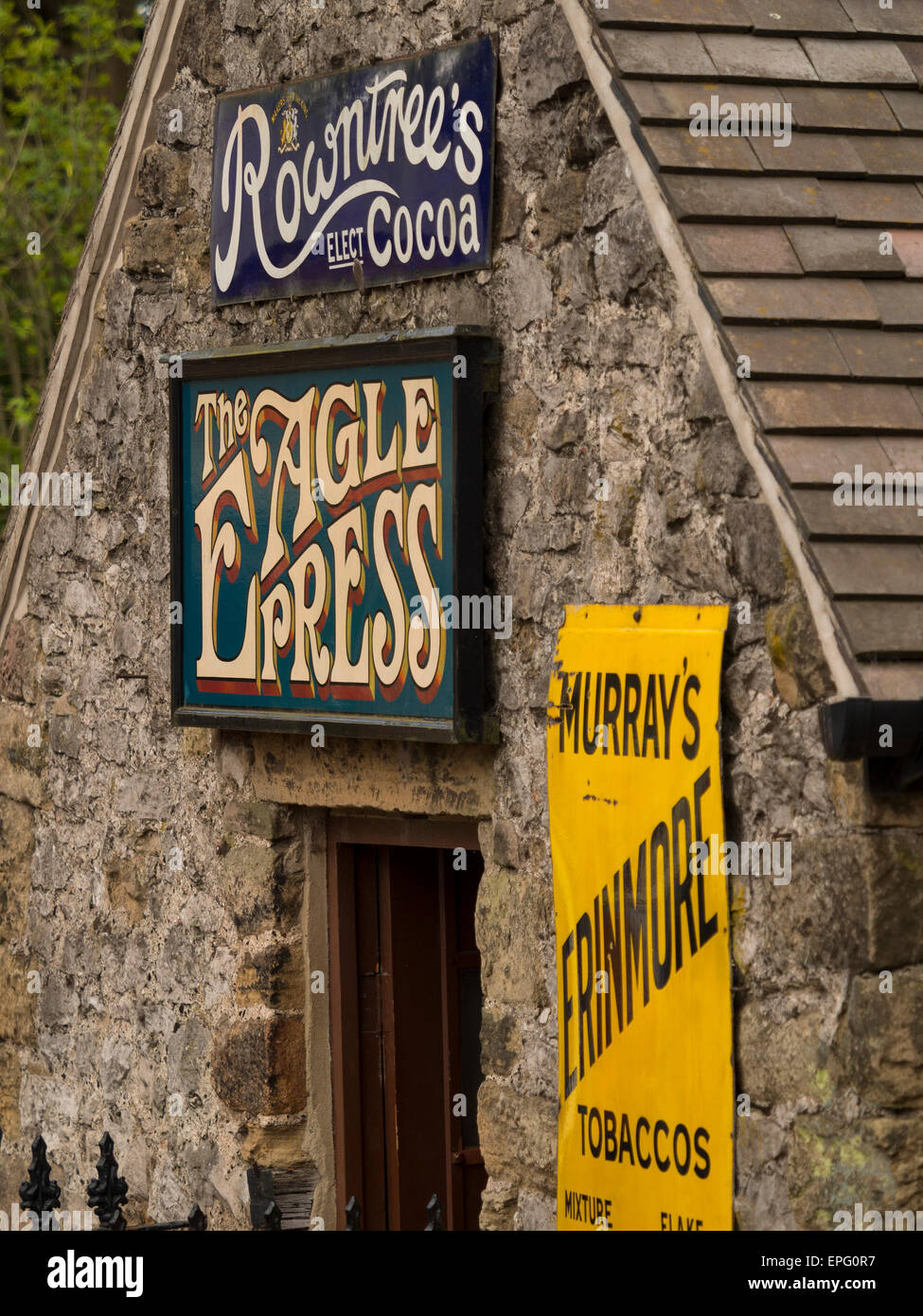 Traditional advertising signs uk hi-res stock photography and images ...
