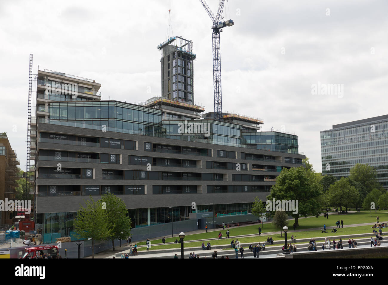 One tower bridge hi-res stock photography and images - Alamy