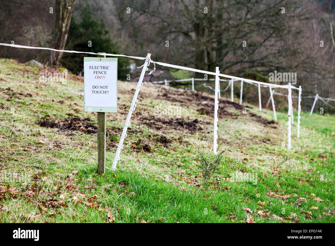 Sign in a field hi-res stock photography and images - Alamy