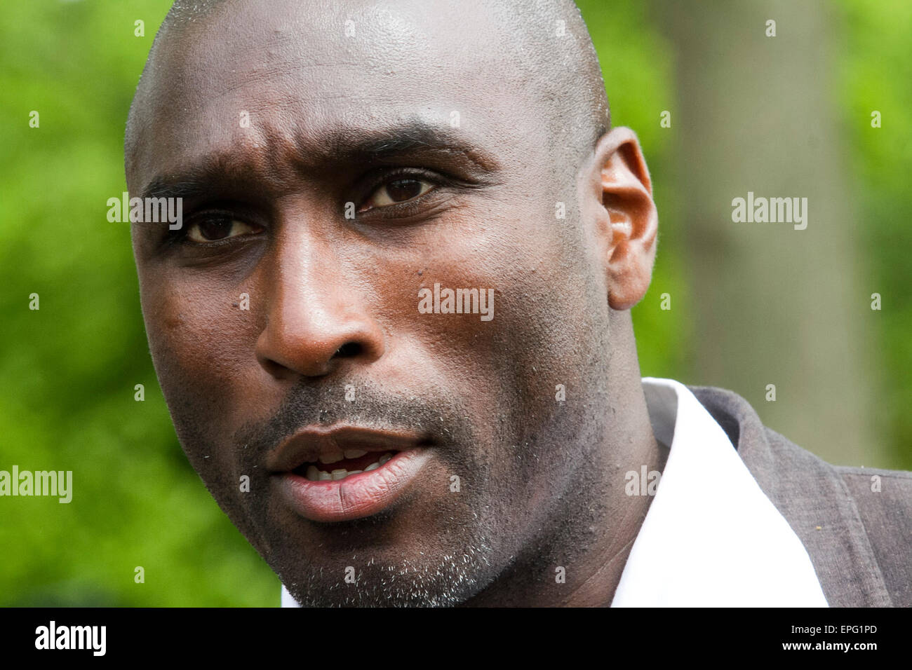 Sol campbell tottenham hi-res stock photography and images - Alamy