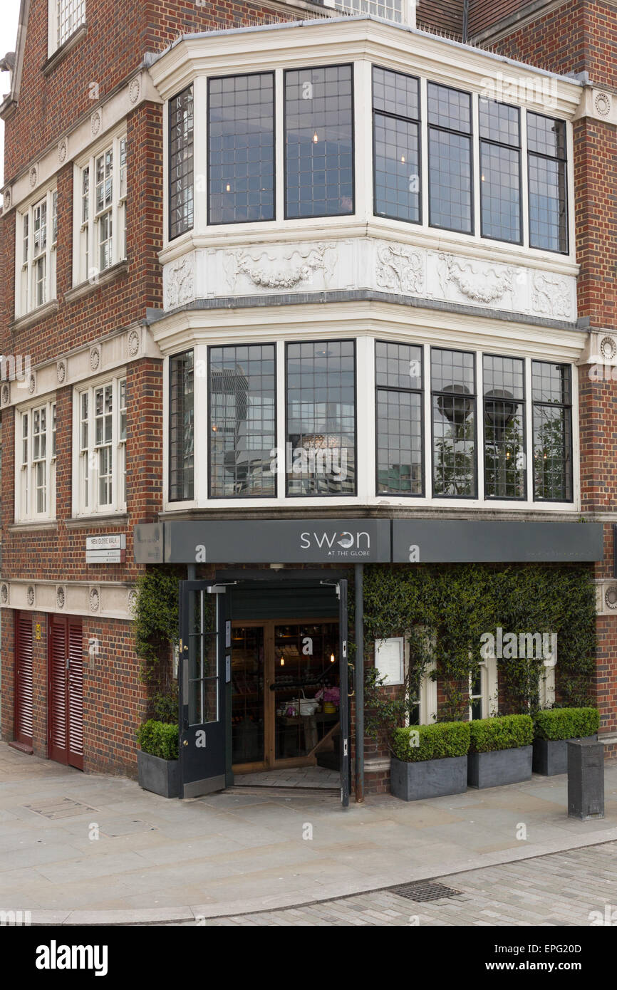 The swan at the globe london hi-res stock photography and images - Alamy