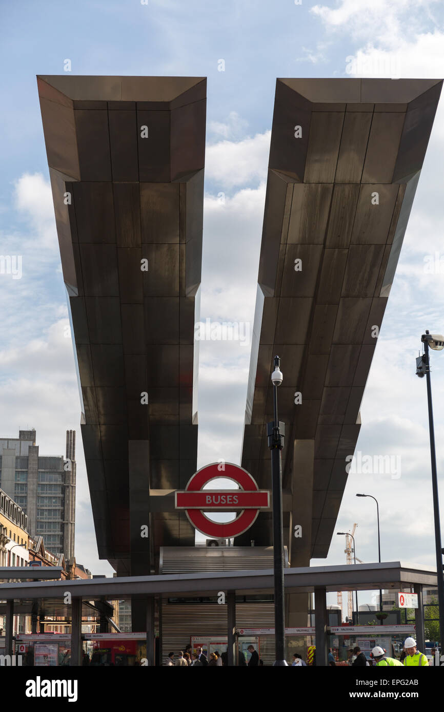 Vauxhall Cross bus garage, Vauxhall London Stock Photo - Alamy