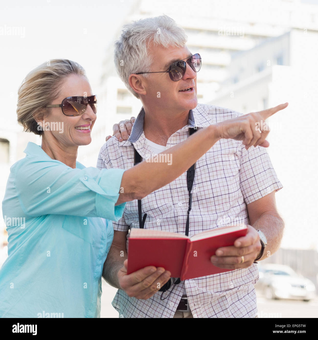 Female tour guide pointing hi-res stock photography and images - Alamy