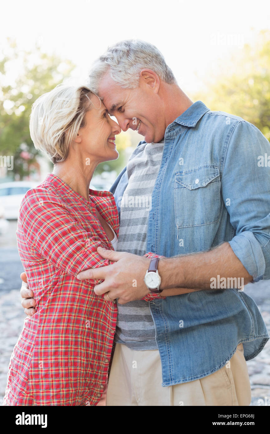 Happy mature couple hugging in the city Stock Photo - Alamy