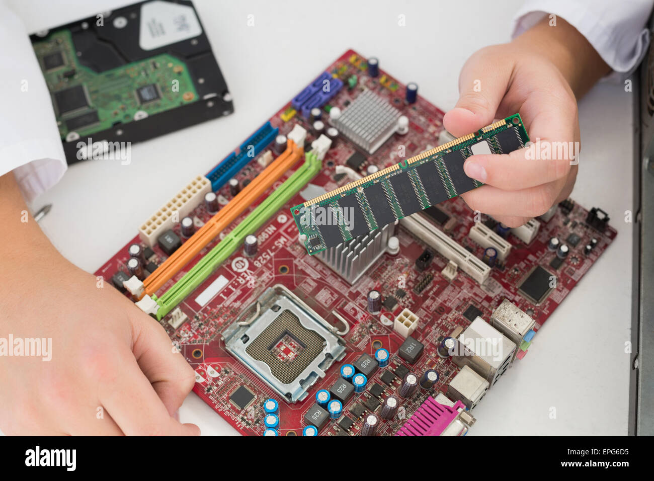 Technician working on broken cpu Stock Photo - Alamy