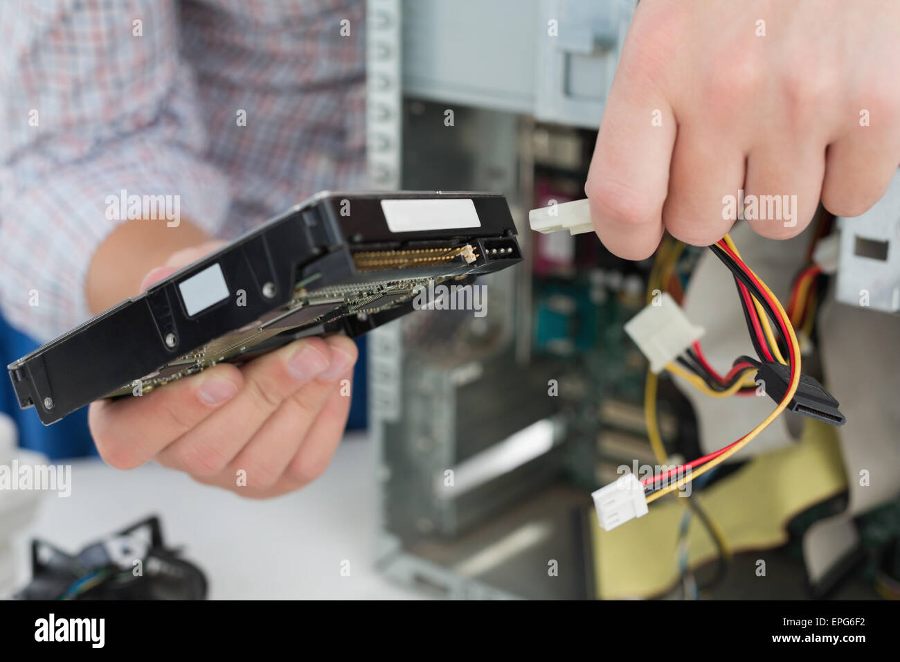 Broken computer hi-res stock photography and images - Alamy