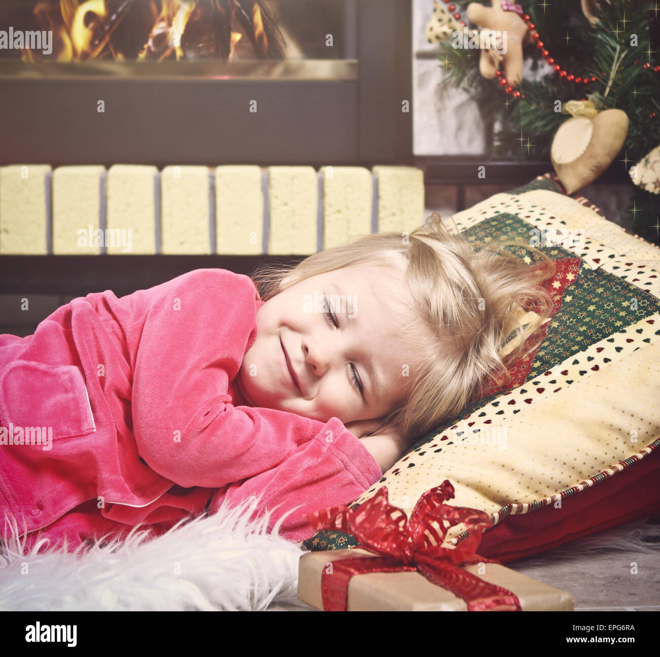 Child girl under tree sleeping hi-res stock photography and images - Alamy