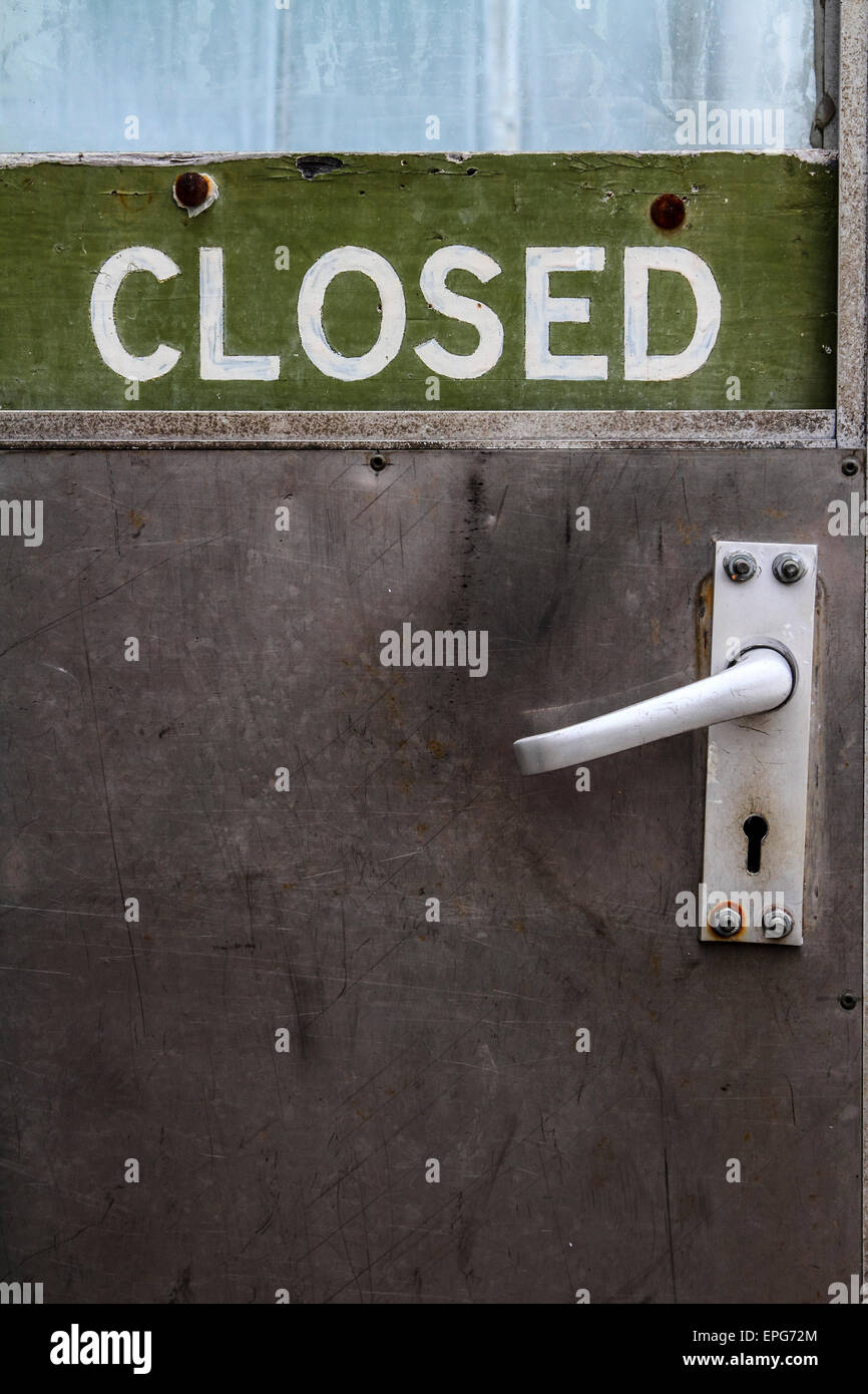 Closed sign on a door Stock Photo - Alamy