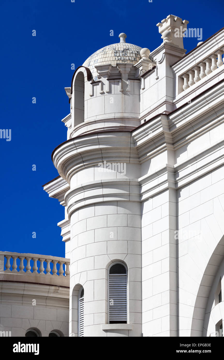 a white building Stock Photo - Alamy