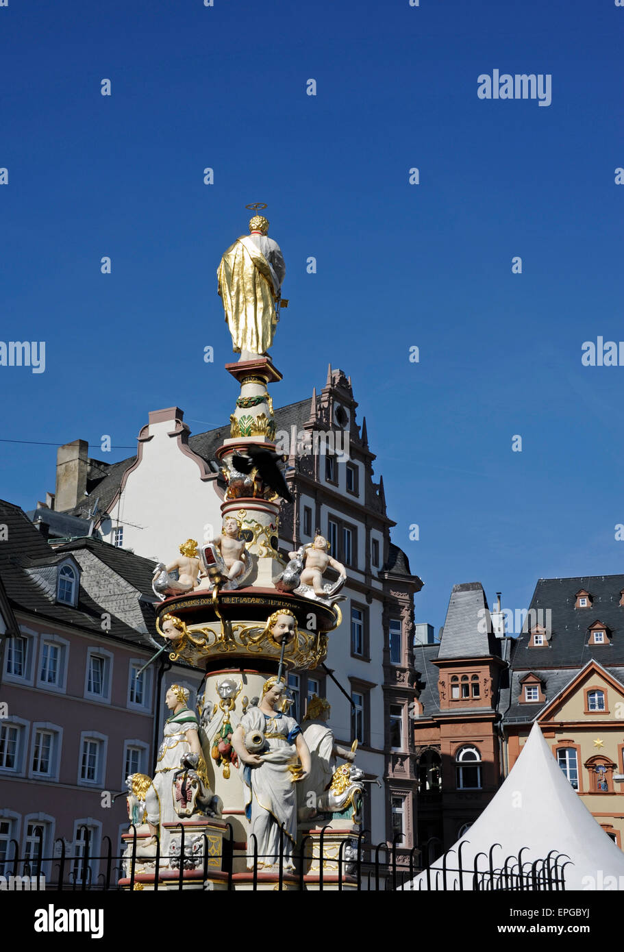 Trier,Treves,Petrus fountain,Hauptmark,old town,pedestrian zone ...