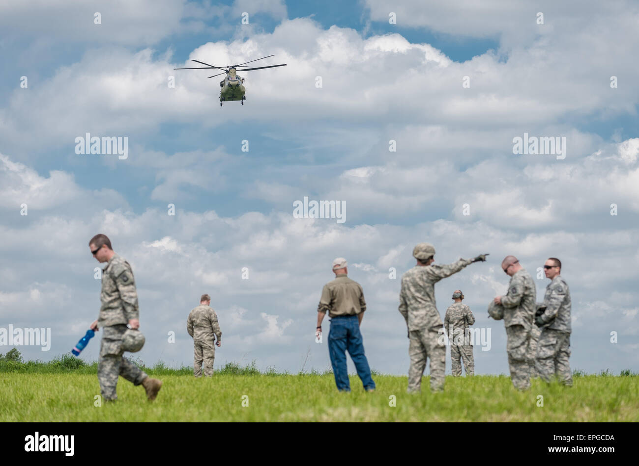 Plankenfels, Germany. 18th May, 2015. US Army soldiers give hand ...