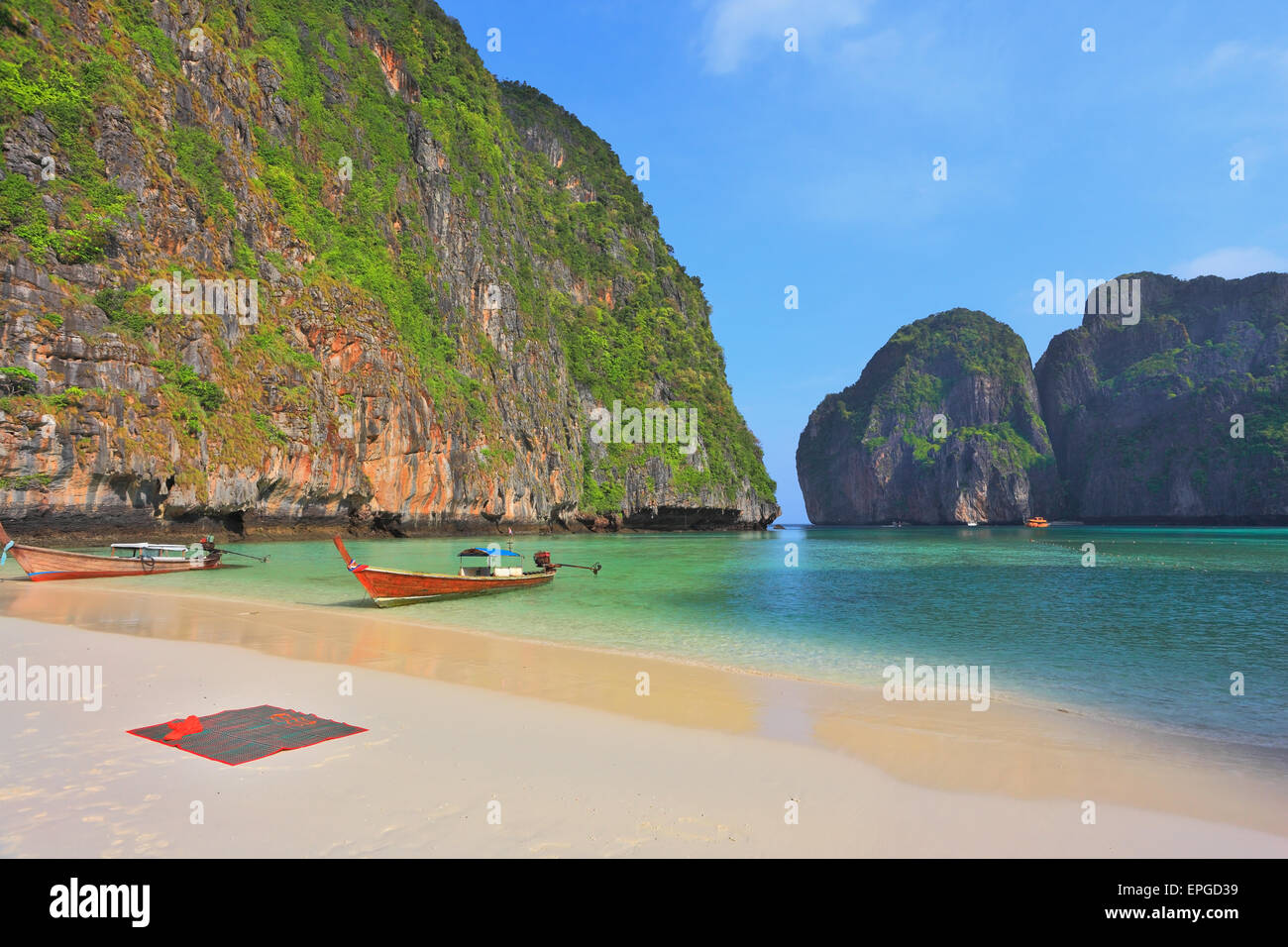 In sand two tourist boats Stock Photo - Alamy