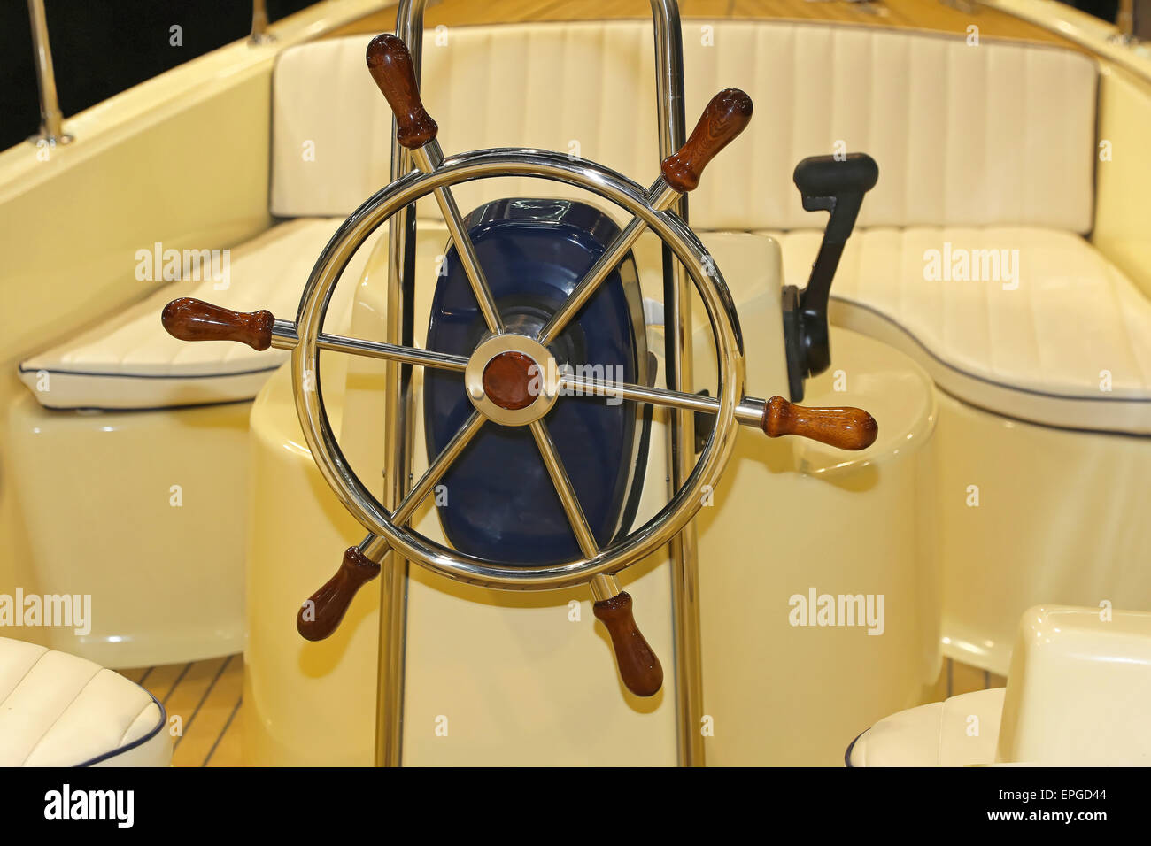 Retro boat wheel hi-res stock photography and images - Alamy