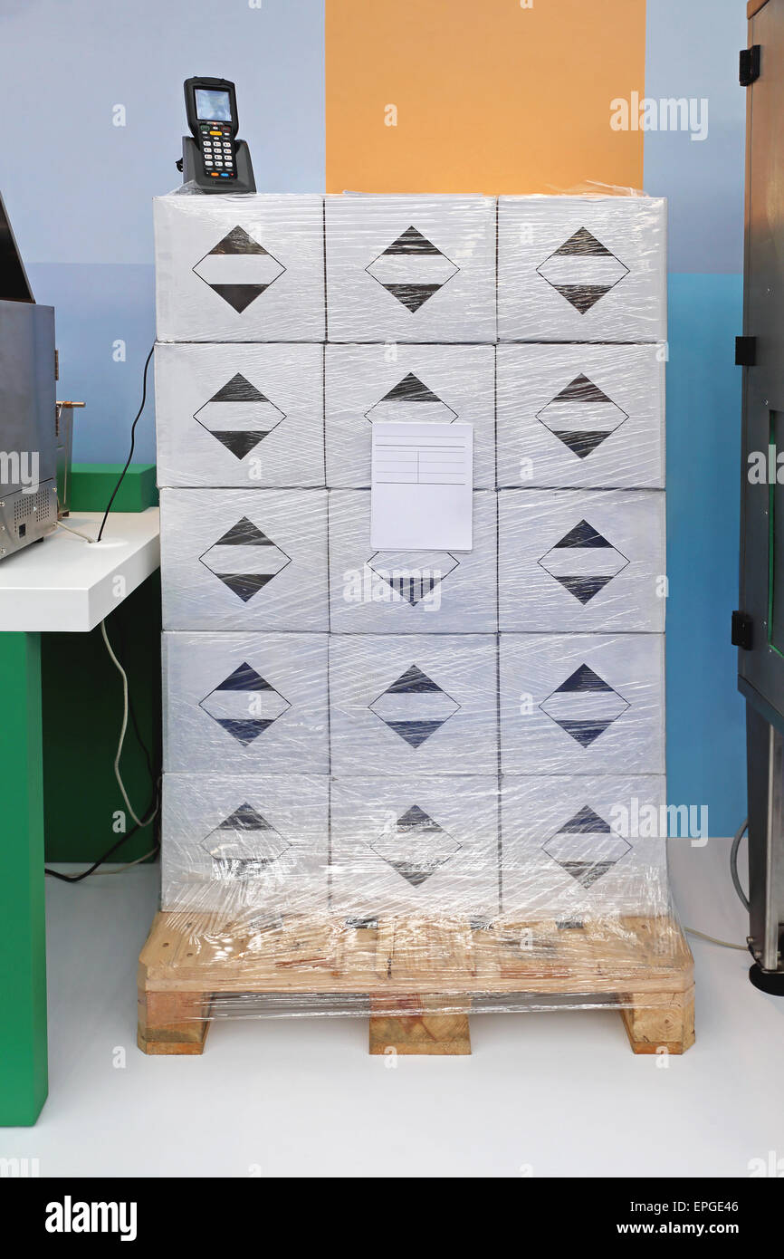 Pallet of goods hi-res stock photography and images - Alamy