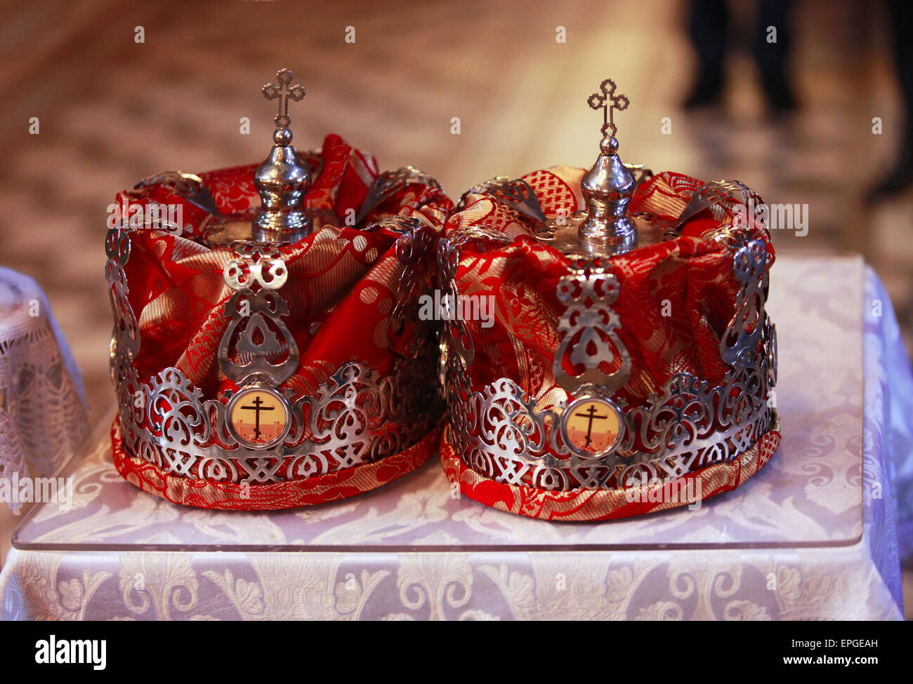 Holly crown crowns hi-res stock photography and images - Alamy