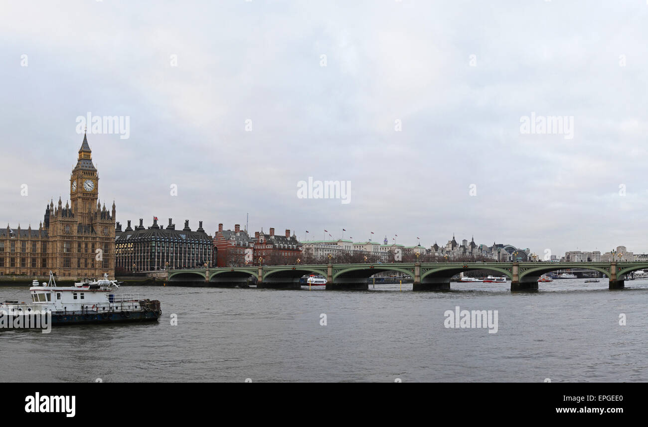 Westminster bridge panorama houses parliament hi-res stock photography ...