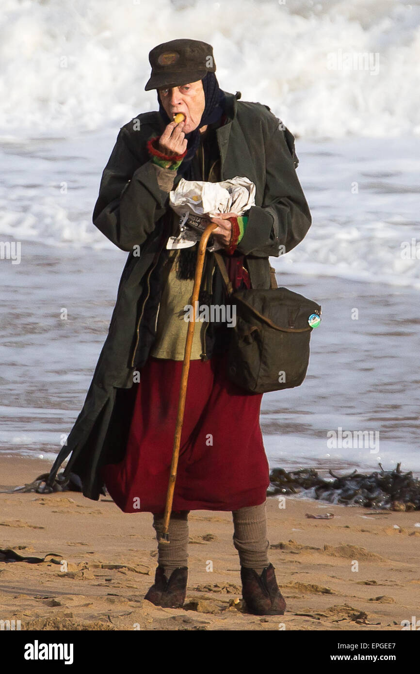 Maggie Smith films scenes for 'The Lady in the Van'. The actress is ...