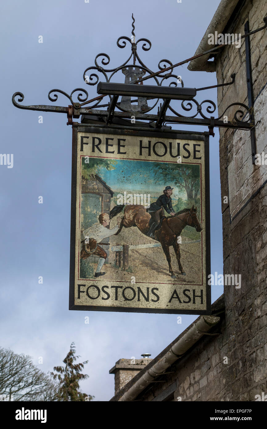 Public bar ash hi-res stock photography and images - Alamy