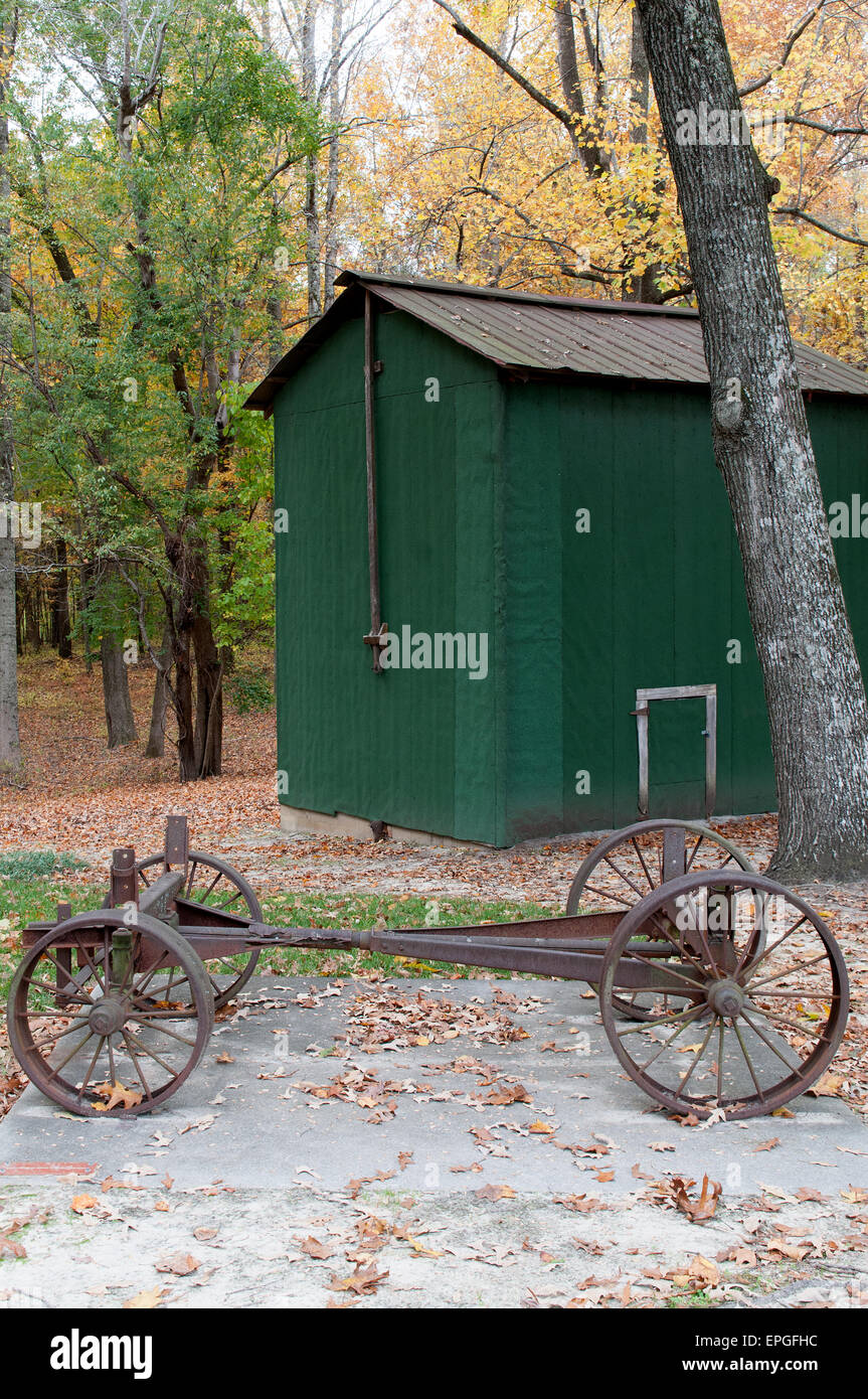 Two wheeled horse drawn carriage hi-res stock photography and images ...