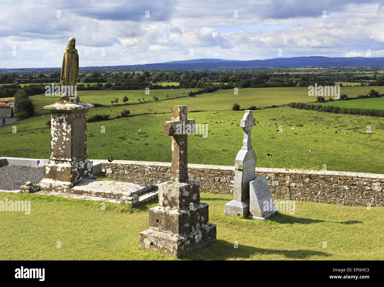 Rock of cashel cemetery hi-res stock photography and images - Alamy