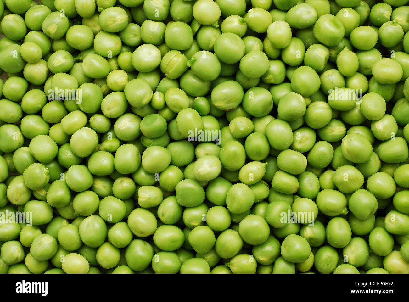 fresh peas texture closeup detail Stock Photo - Alamy